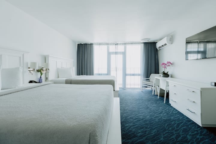 Lux Oceanview Studio W/ 2 Queenbeds • Isla Verde - Carolina