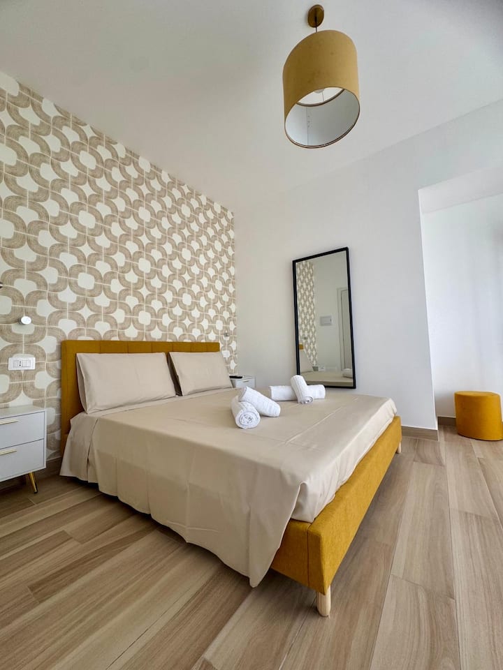 Yellow Room - 10 - Milan