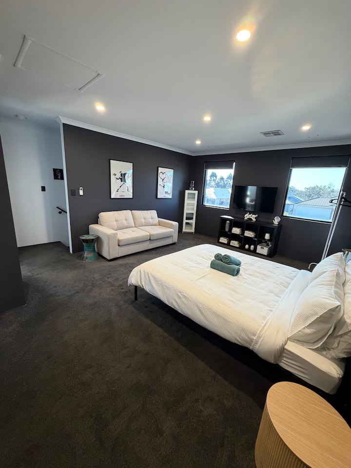 Private Guesthouse • Parking • Self Check-in - Greenmount