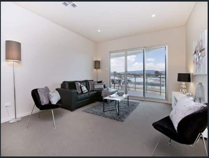Luxury Apartment With Pool & Gym In Top Location - Manningham