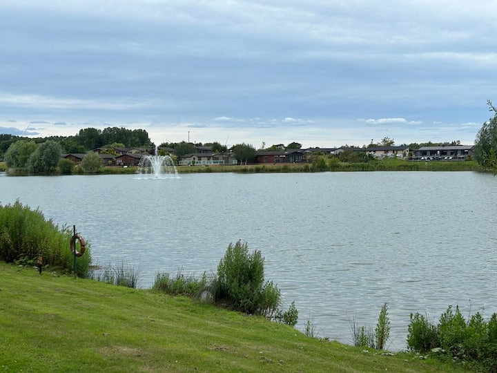 Waterside Retreat-the Cutest Little Cabin Getaway! - Driffield