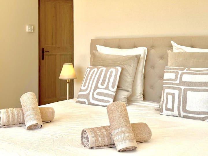 "Villa Prestige"- Suite - Centre-ville - Parking - Orange