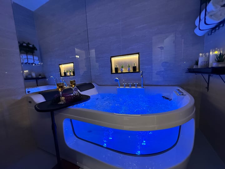 الملقاجاكوزي وتراسAl Malqa Luxury Jacuzzi&terrace - Riyadh