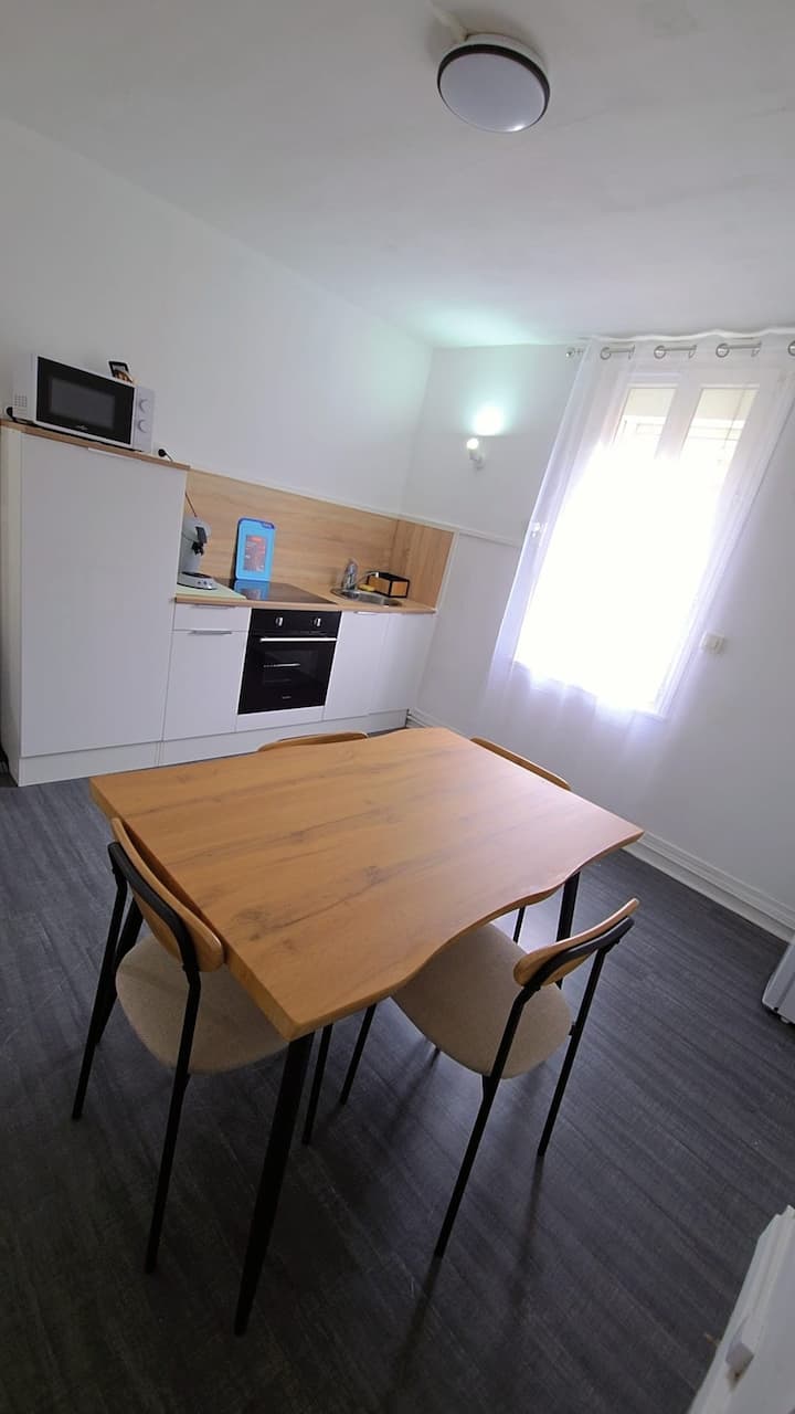 Appartement 1 Lit Double 1 Canapé Clic Clac - Saint-Quentin