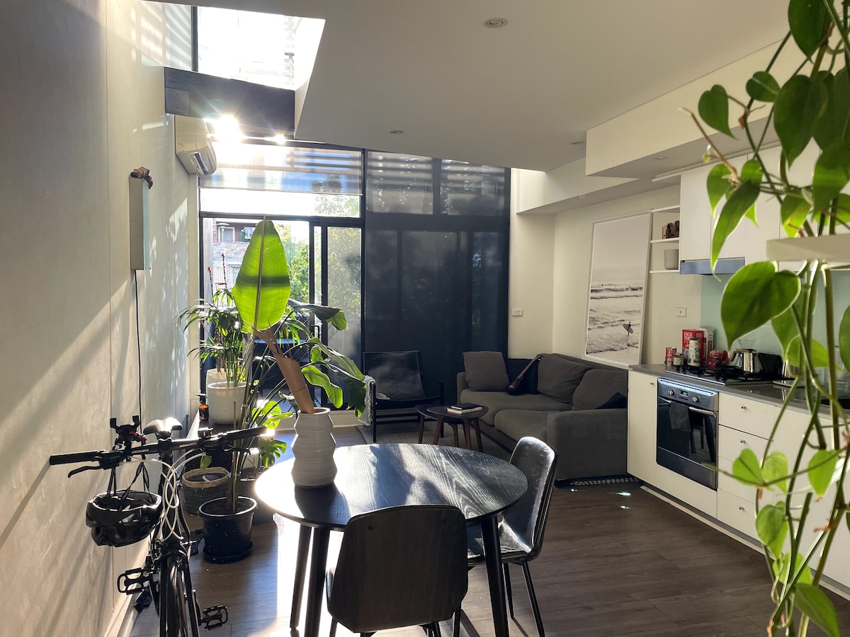 Unique two-story apartment in North Melbourne - Apartments for Rent in ...