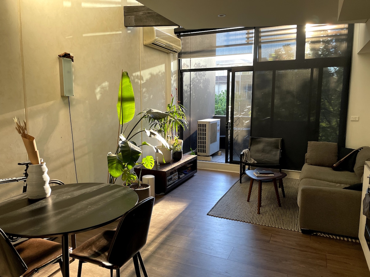 Unique two-story apartment in North Melbourne - Flats for Rent in North ...