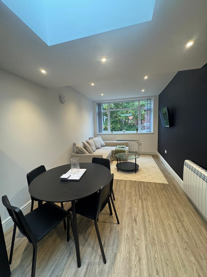Central 3b | S King | 2 Bath | Parking | Sleeps 8 - Sherborne