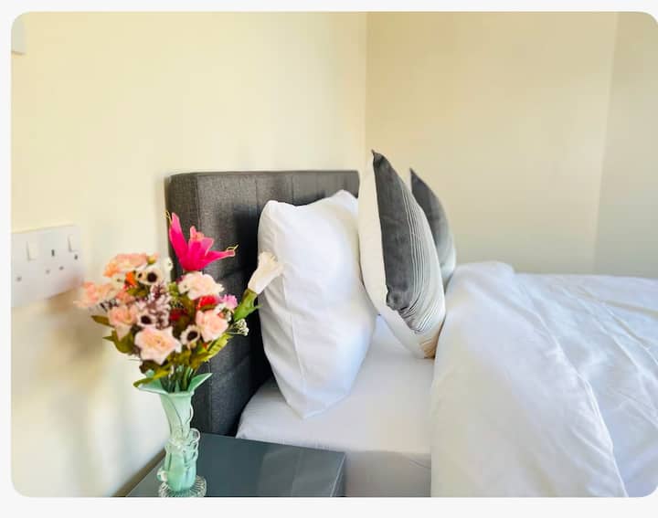 Spacious 2 Bedroom House, Ely Centre - Ely