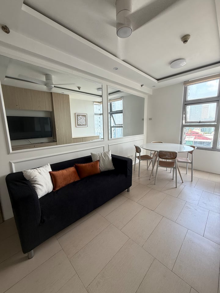 Spacious & Bright 2br With Makati Skyline Views - Makati