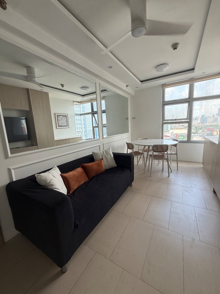 Bright & Stylish 2br With Panoramic Makati Views - Makati