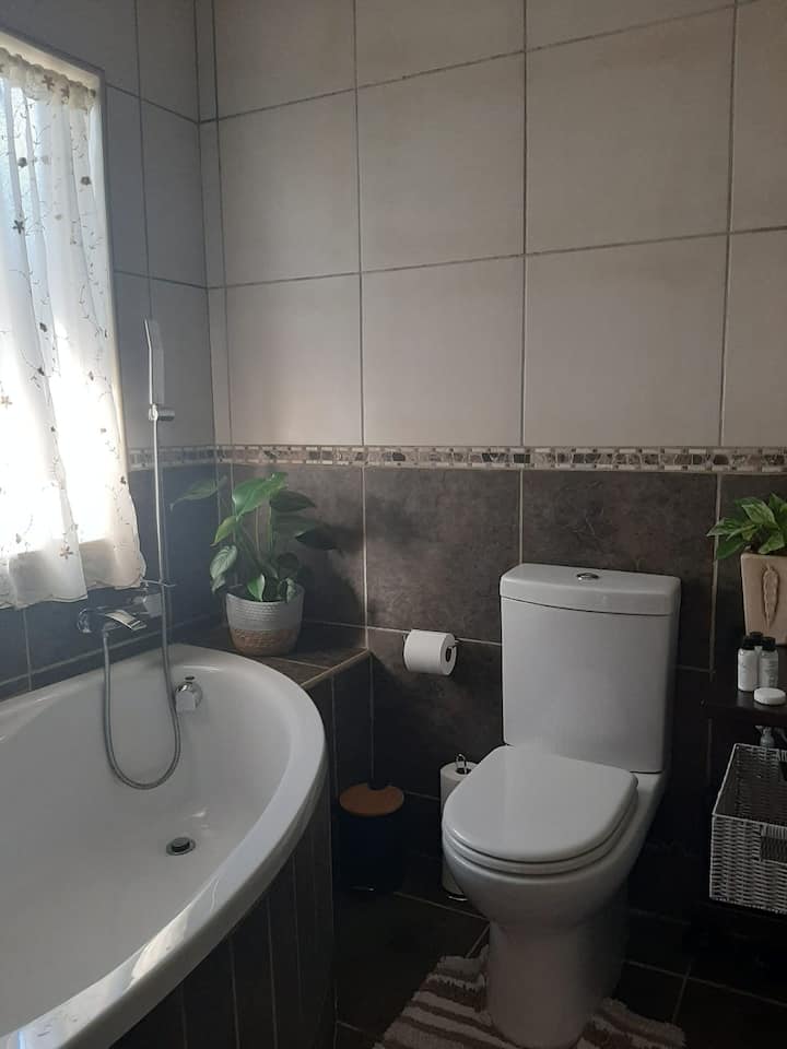 Luxury Suite In Beautiful Garden In Safe Area - Pinetown