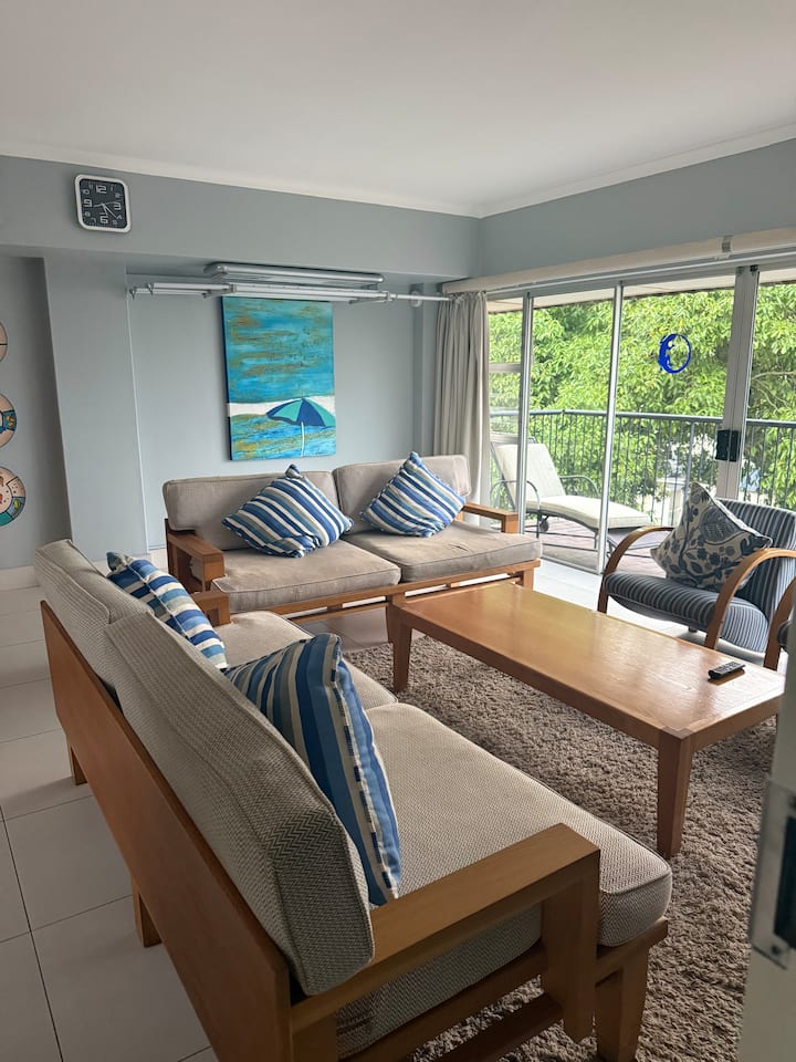 Serviced 3br Umhlanga Bliss • Steps To Beach - Umhlanga