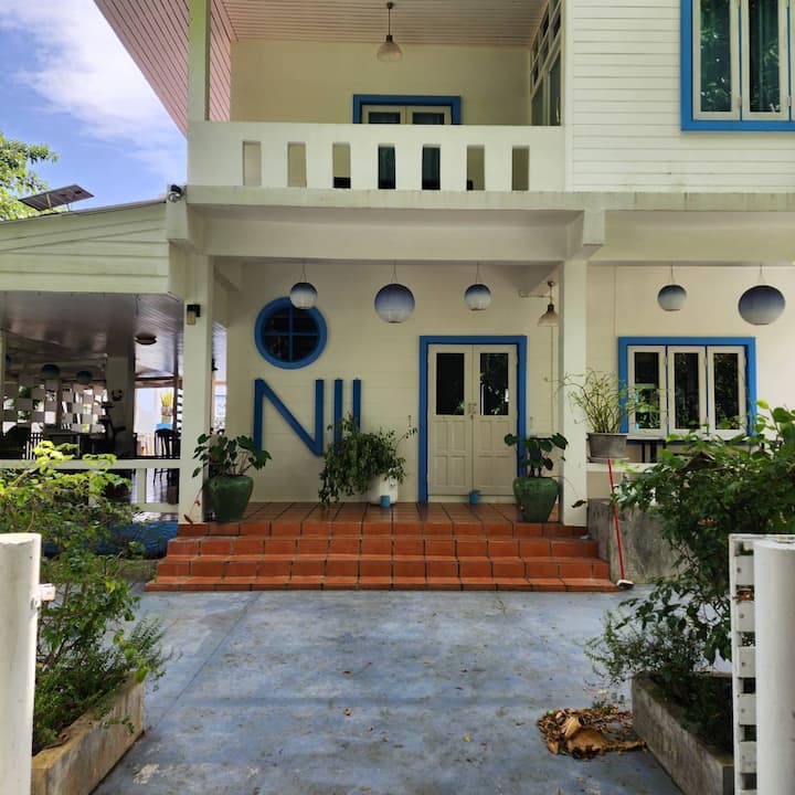 Cozy Mountain-view Retreat By The Beach - Khlong Yai