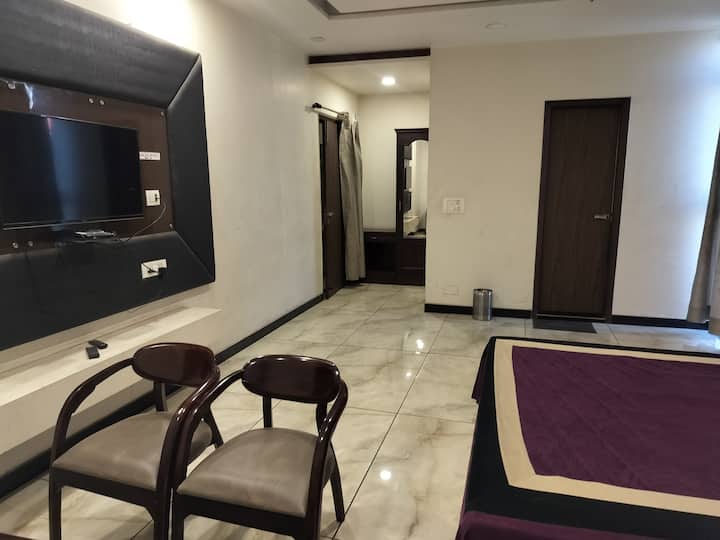 Nataraj Hotel - 羅赫塔克