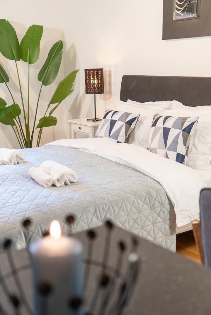 Prime City Location | Spacious Studio Apartment - Gotemburgo