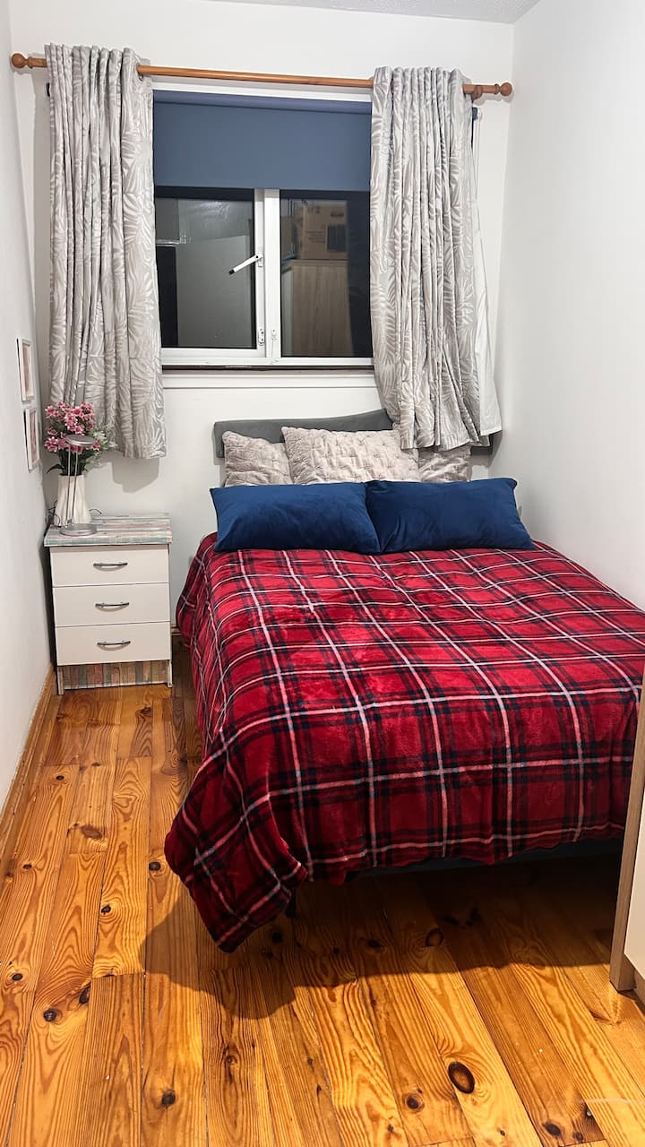 Lovely Small Double Room In Douglas, Cork - Cork