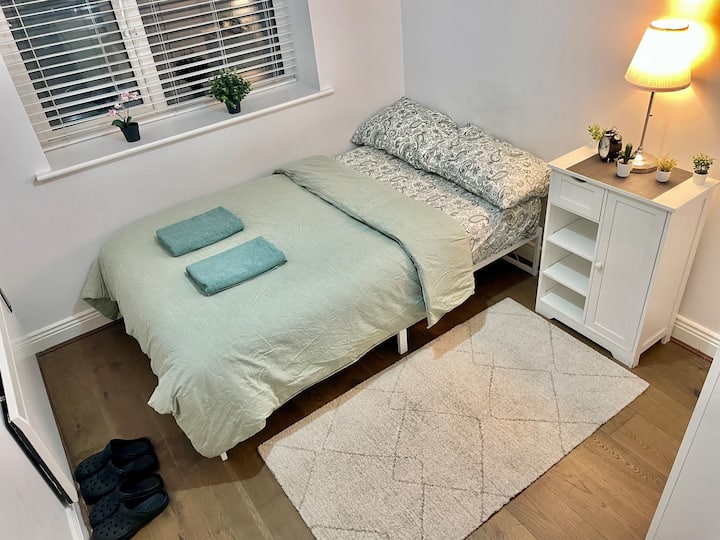 Double Room And Middle Bed - Dublin