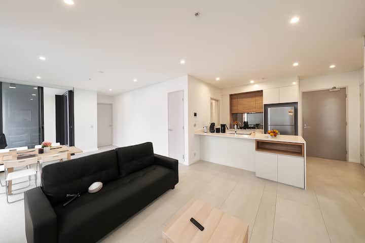 Spacious 2 Bedroom Apartment In Eastgardens - Randwick