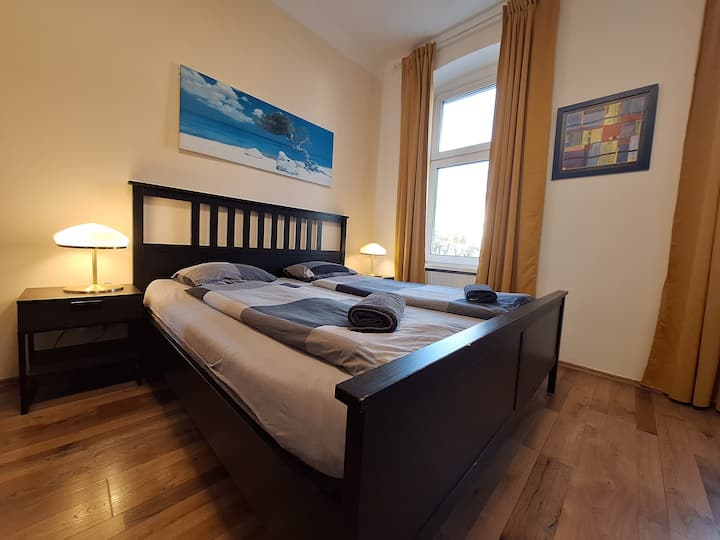 Cozy City Apt. 2br ~ King Bed ~ Wifi ~12min Center - Wien