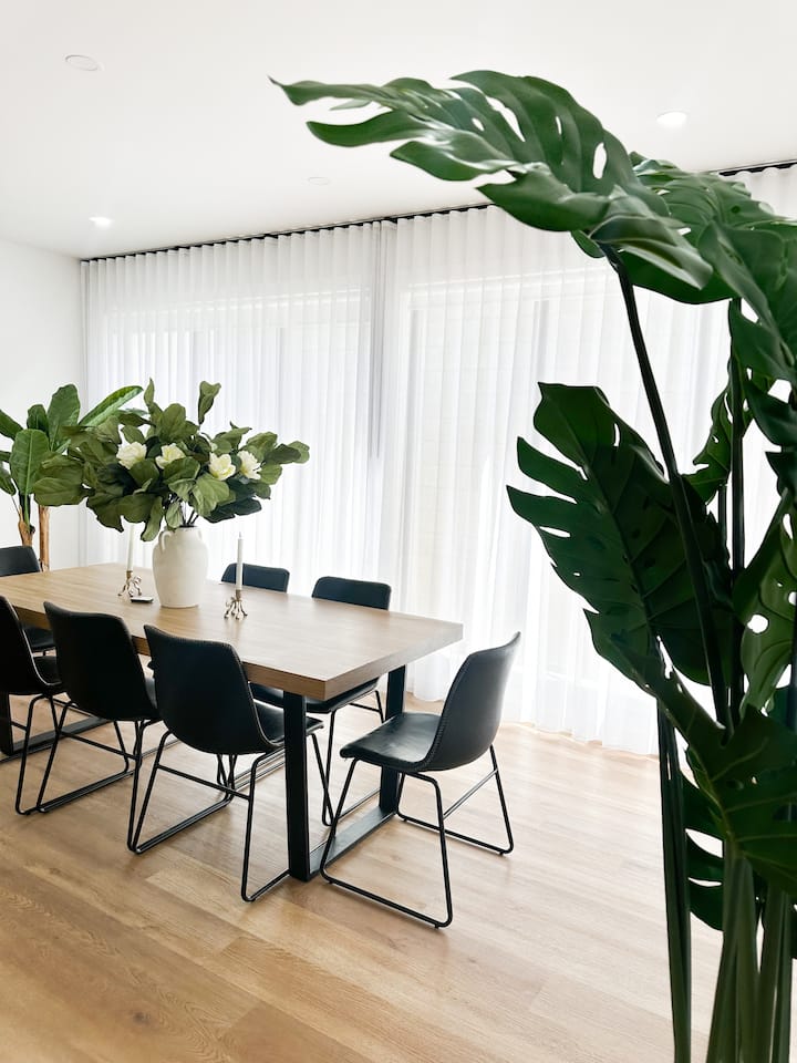 Luxe On Lemon – 6 Beds + 6 Bathrooms Mildura Cbd - Mildura