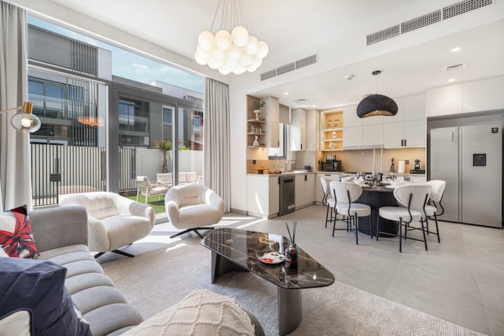 Upscale 4br Villa | Bali Pool | Resort Retreat - Dubai