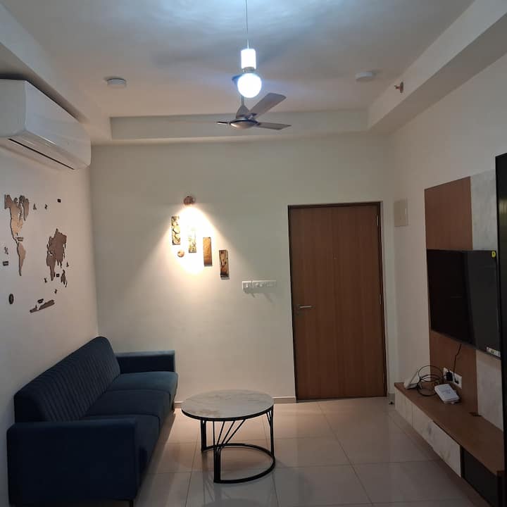 The Luxe Manor
A Luxury Apartment + Pool - アフマダーバード