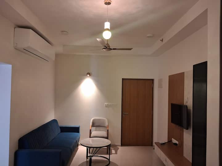 Skylîne Suite 2-2bhk Apartment's+pool - Ahmedabad