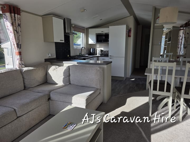 M45 - 3 Bed Caravan With Full-length Side Decking - Paignton