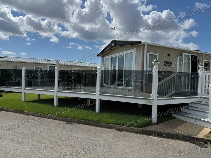 2-bed Luxury Caravan • Near Beach • Pet Friendly - Porthcawl