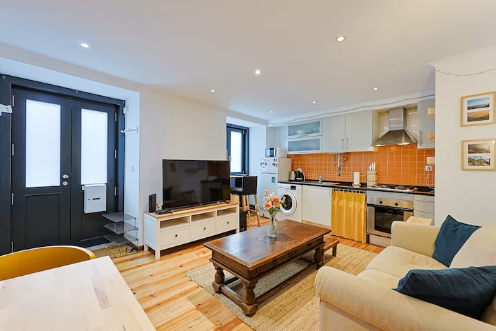 Bleisured | Lovely & Cosy Apartment In Alfama - Barreiro