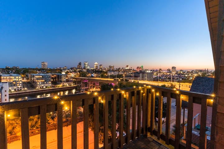 Skyline House On The Hill - Downtown Milwaukee - Milwaukee, WI