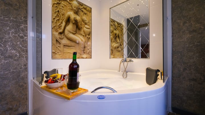 An Urban Oasis With Warm Bubbles - Maltepe