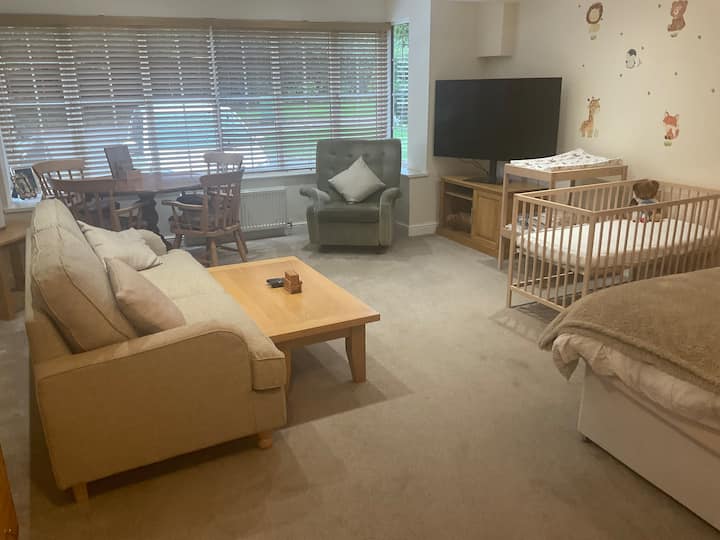 Cosy Self Contained Annexe - Aylesbury