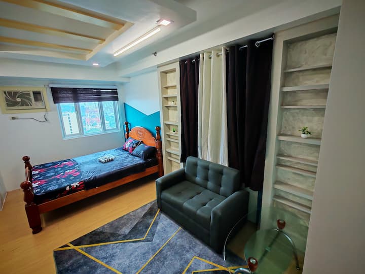 Relax & Unwind In A Cozy Mplace Condo - Quezon City