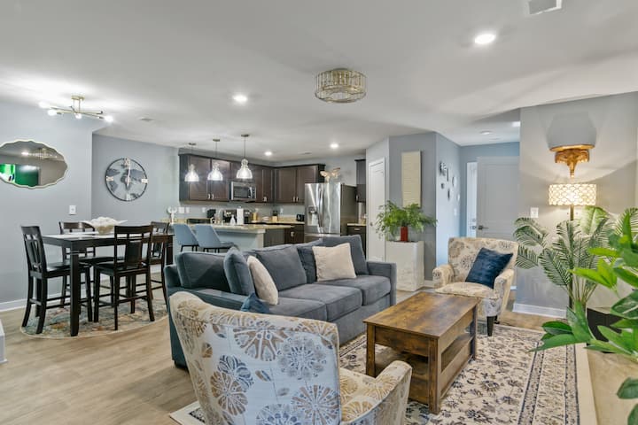 Elephant House Hideaway - Quick Hop To The Airport - Union City, GA