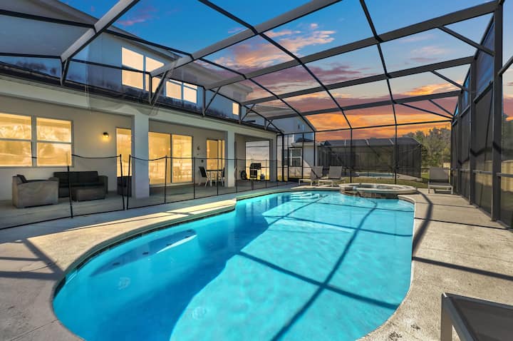 Family-friendly 8br Lakefront Villa |Pool & Easter - Kissimmee, FL