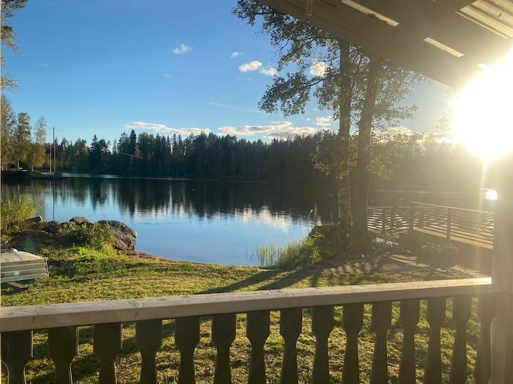 Kaunis Mökki Kokonaisuus Puhtaan Järven Rannalla - Pomarkku