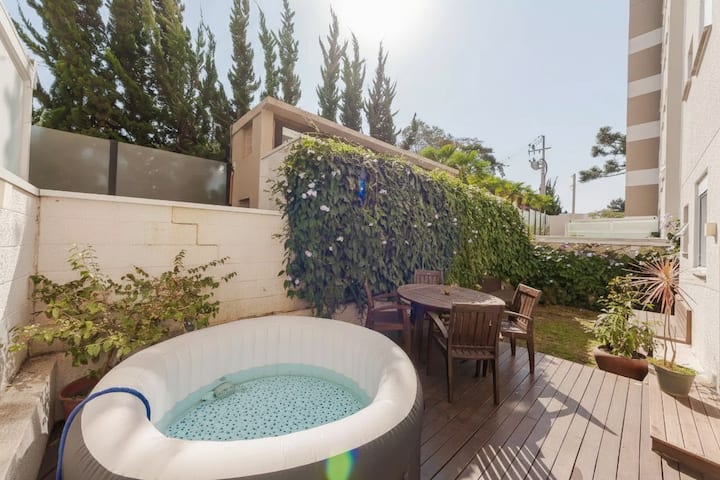 Luxury Modern Garden With Hot Tub And Gourmet Area - Curitiba