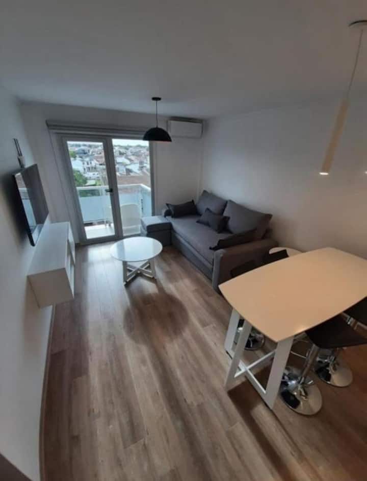 Departamento Con Balcón Pileta Y Cochera Cubierta - Necochea