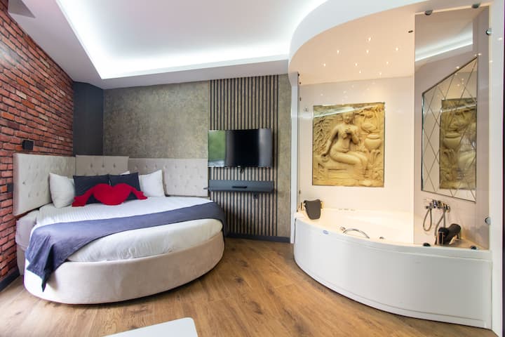 Modern Hotel Room With Jacuzzi In Maltepe - Tuzla