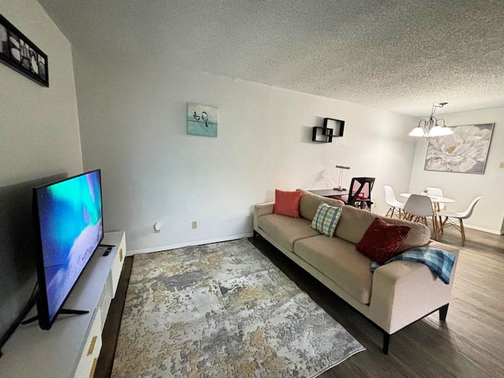 Stylish & Cozy 2br/2ba• 5 Mins To Fort Hood. - Killeen, TX