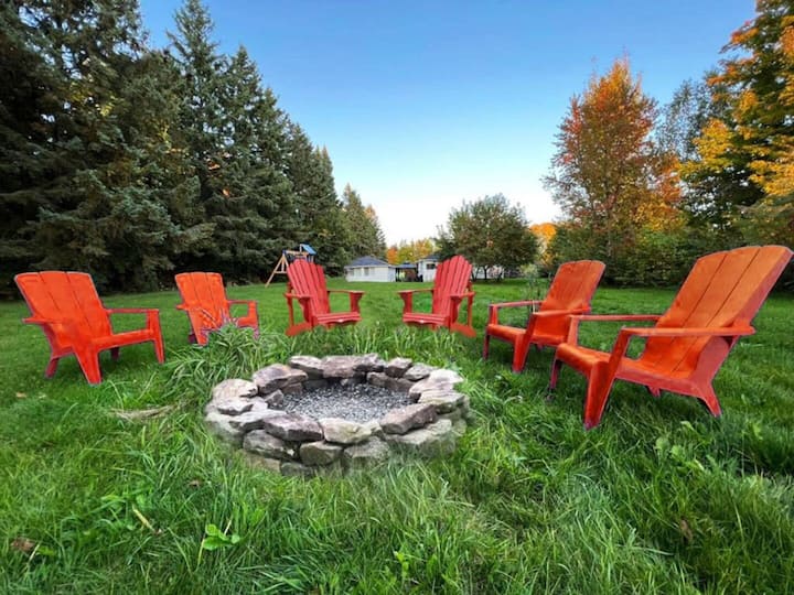 Kawartha 4-bedroom Waterfront Cottage Lake Access - Kawartha Lakes