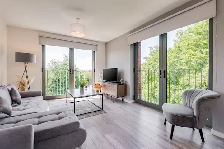 Lux Living! Free Parking + Long Stays Welcome! - Wirral