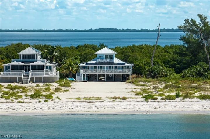 Bay To Beach Amazing Property, Sleeps 11,dock. - North Captiva Island, FL