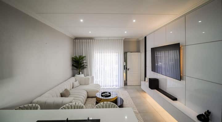 Lifa Luxury Sandton Retreat | 2br - Chartwell