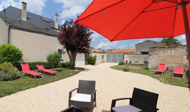 In The Heart Of The Vines - Doué-la-Fontaine