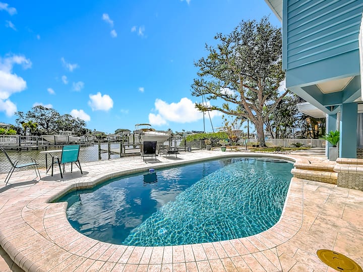 Luxury Maderia Beach Waterfront Home With Pool/spa - Madeira Beach, FL