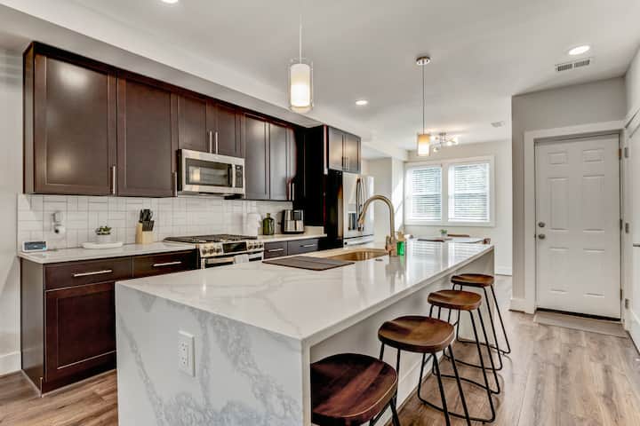 Sunlit Woodridge Oasis Near Catholic University - Takoma Park, MD