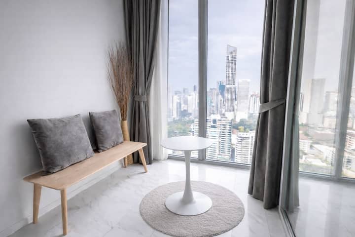 High-floor Urban Luxury On Sukhumvit 11 – Bts Nana - Bangkok