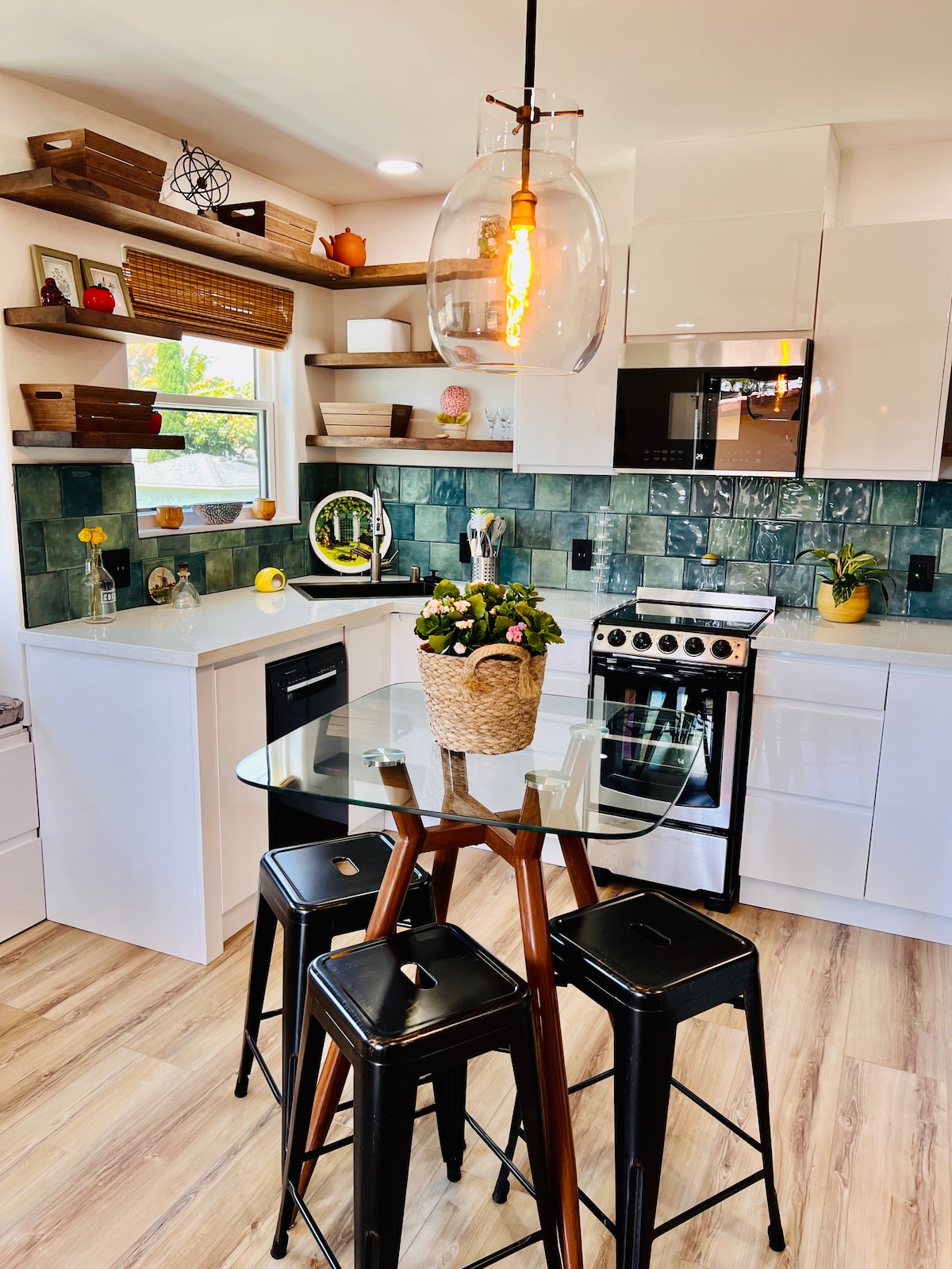 Modern Glam ADU, EV Parking & Steps to Bay + Beach - Airbnb